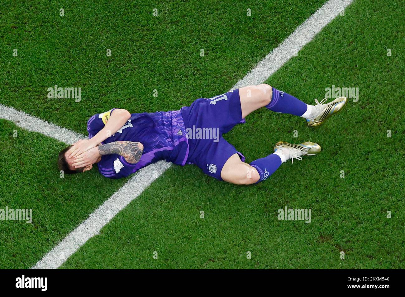 Messi fouled argentina hi-res stock photography and images - Alamy