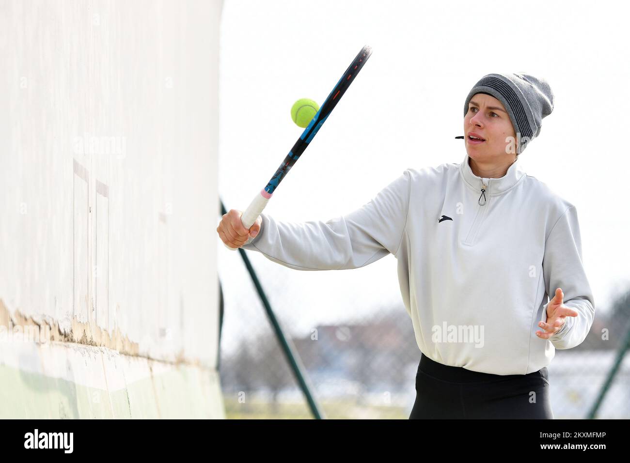 Polish tennis player Magda Linette attends a training session on Jug ...