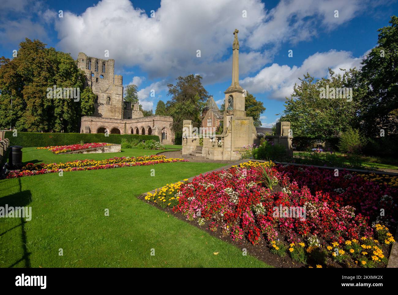 Kelso Abbey and War Memorial in the Scottish Borders Stock Photo - Alamy