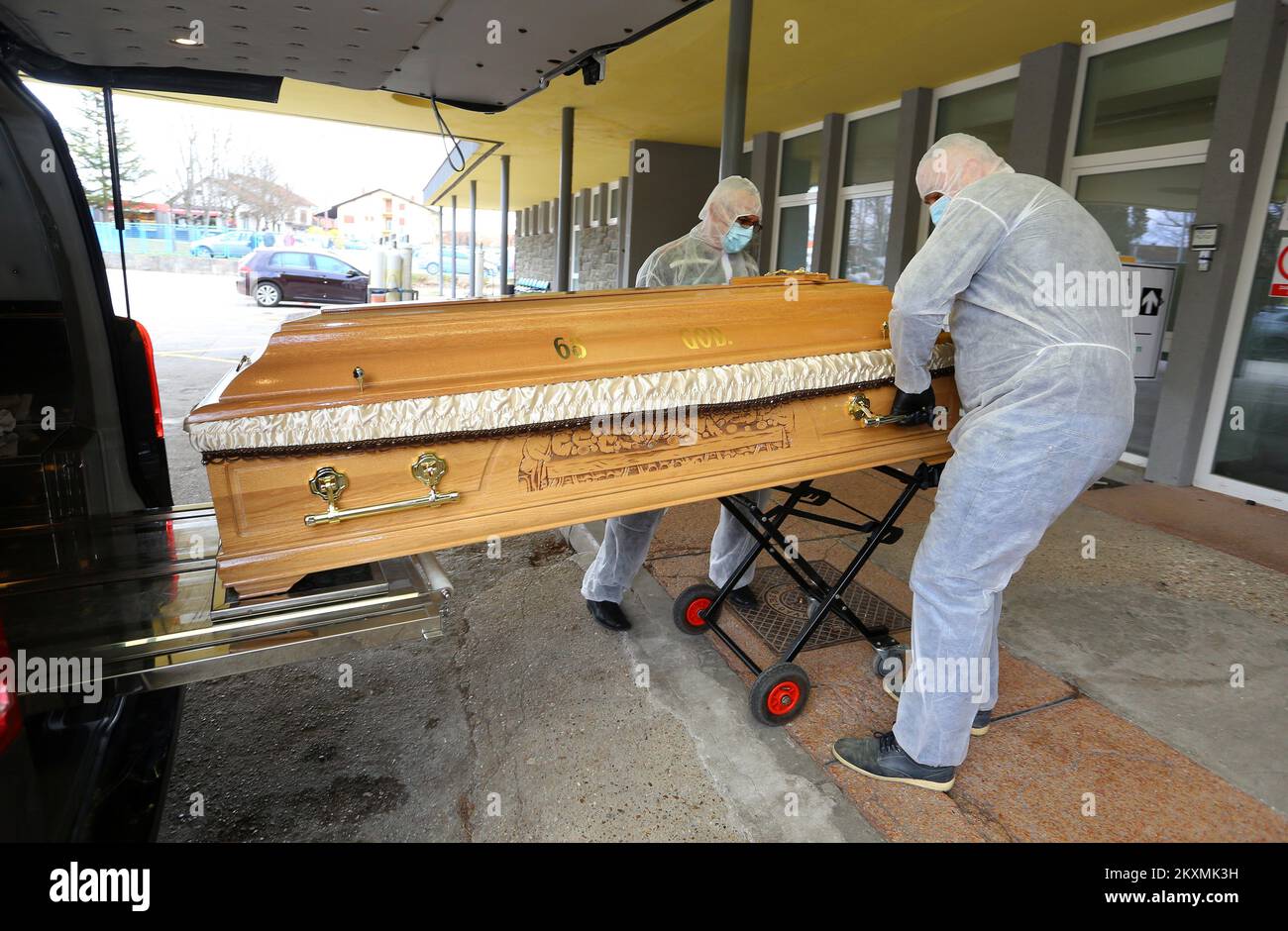 Hospital morgue hi-res stock photography and images - Alamy