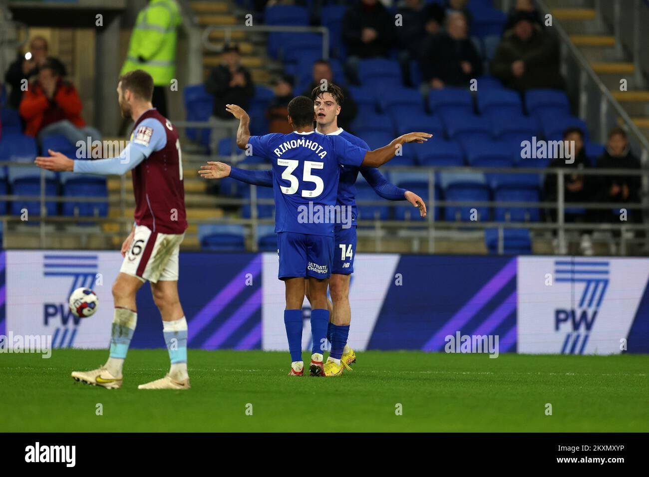 Cardiff, Wales on Wednesday 30th November 2022. Ollie Tanner of Cardiff ...
