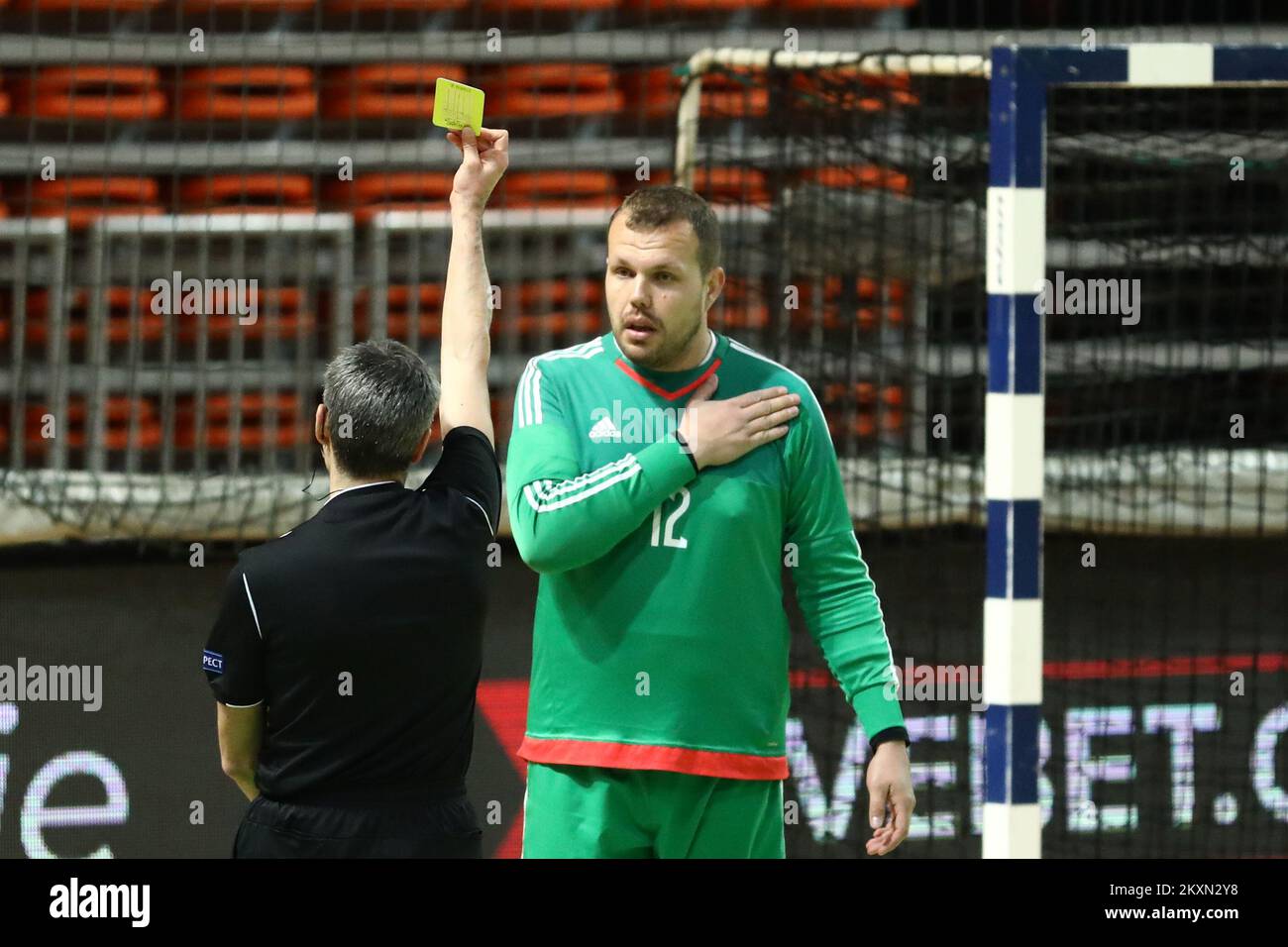 Yellow card uefa futsal euro hi-res stock photography and images - Alamy