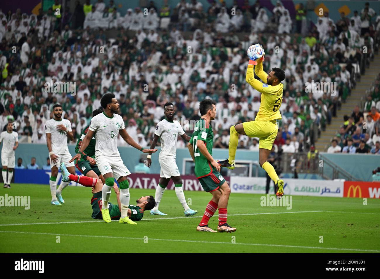 Lusail, Qatar. 30th Nov, 2022. Mohammed Alowais (1st R), goalkeeper of ...