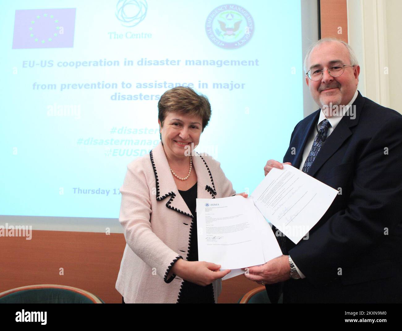 Dg echo hi-res stock photography and images - Alamy