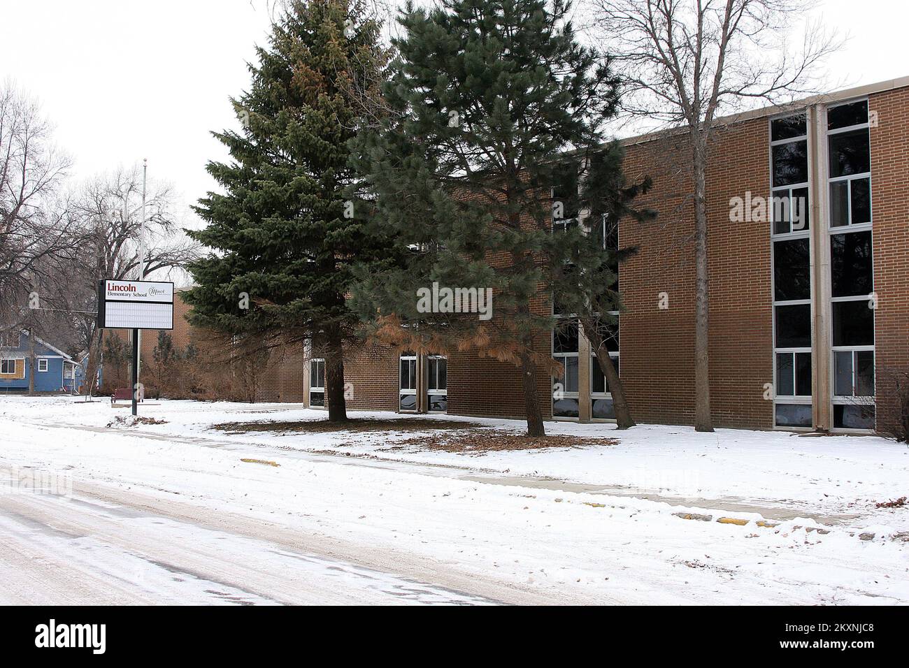 Flooding - Minot, N. D. , Dec. 12, 2011 Lincoln Elementary School in ...