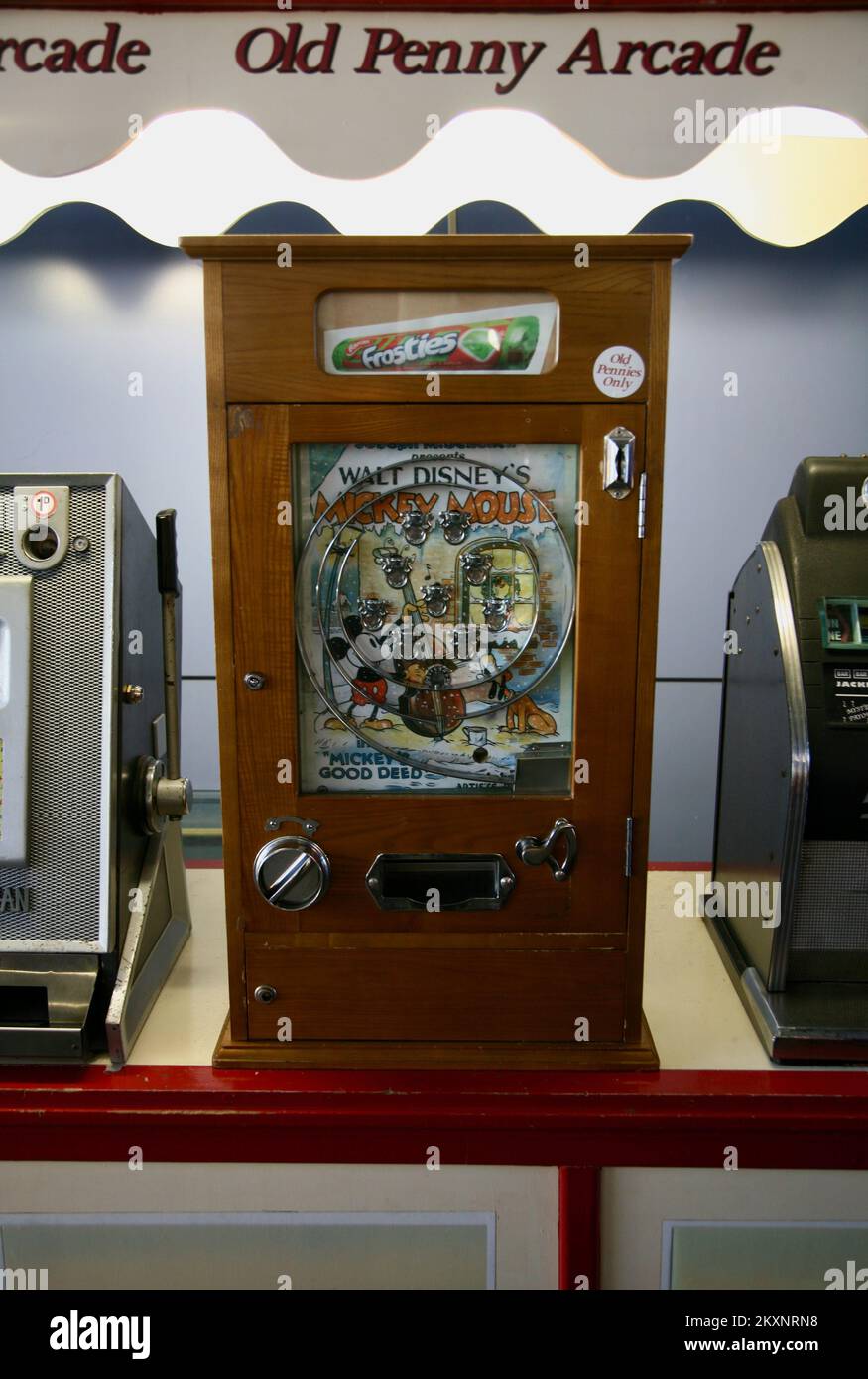 Mickey mouse vintage walt disney hi-res stock photography and images ...