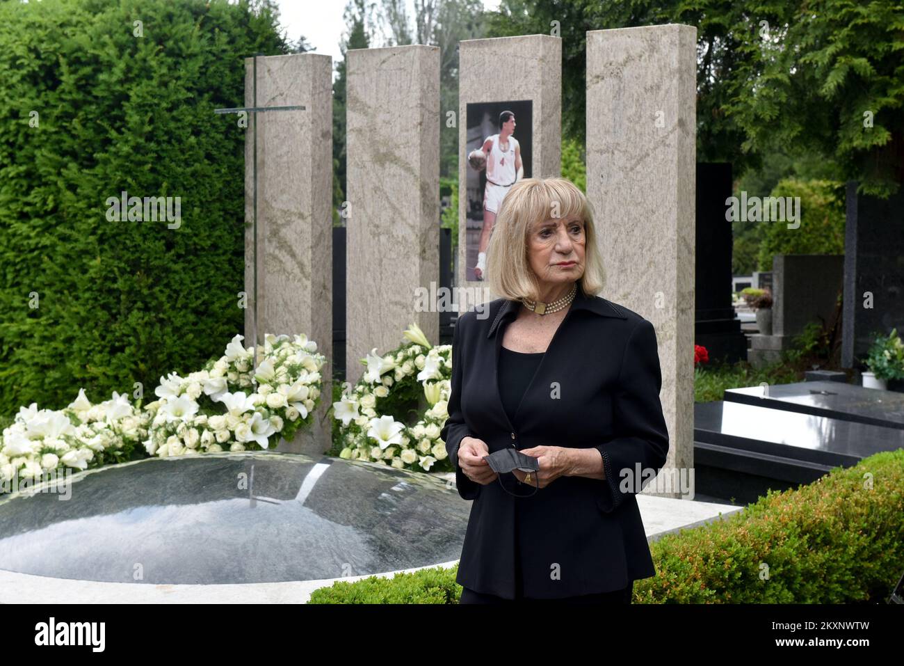Grave of drazen petrovic hi-res stock photography and images - Alamy Grave of drazen petrovic hi-res stock photography and images - Alamy