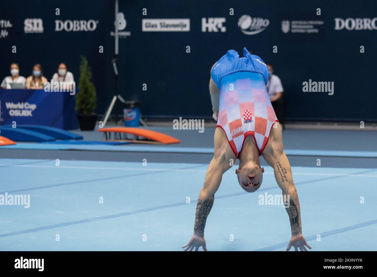 Gymnast during floor exercise photo hi-res stock photography and images ...