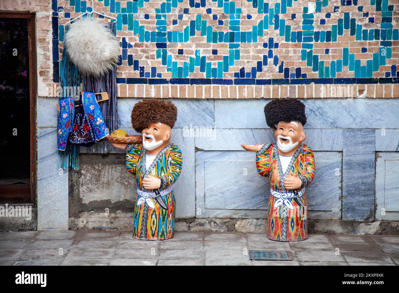 Ceramic figures of Uzbek old men in traditional clothes. Uzbekistan ...