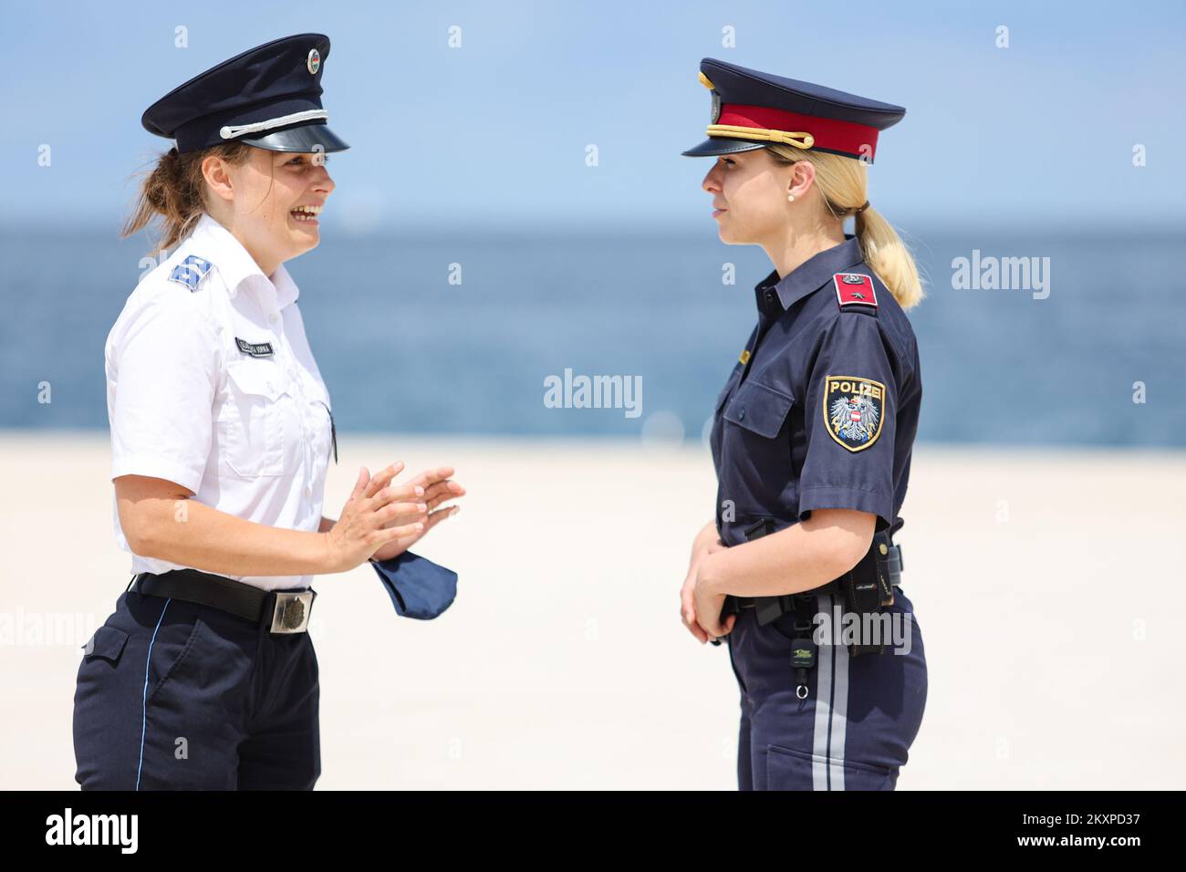 Foreign police hi-res stock photography and images - Alamy