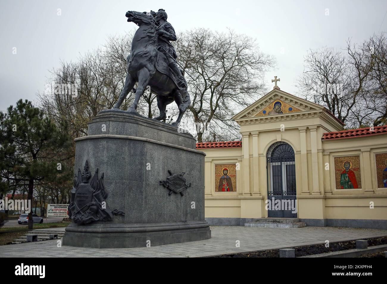 The monument to A.V. Suvorov is seen at the entrance to the settlement ...