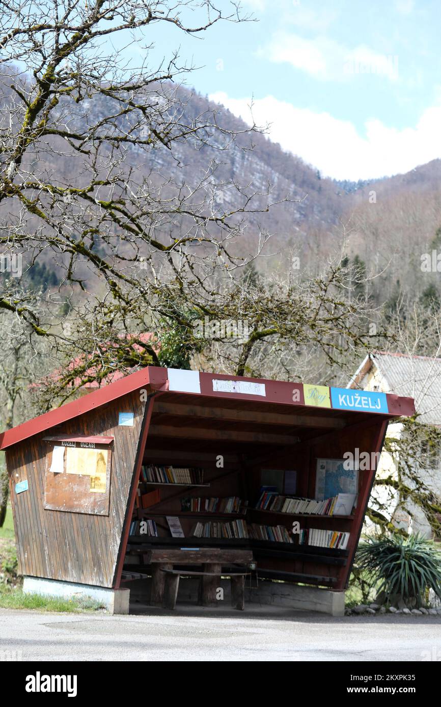 Library bus village hi-res stock photography and images - Alamy