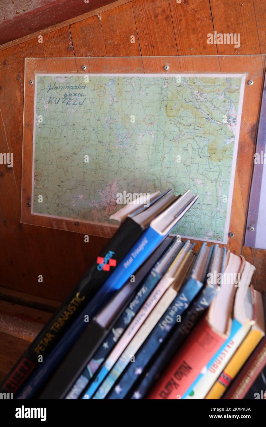Library bus village hi-res stock photography and images - Alamy