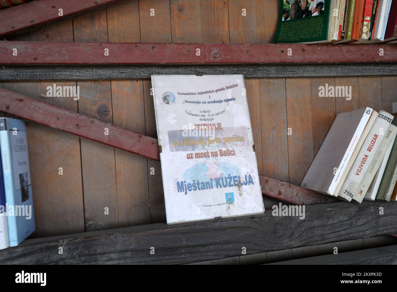 Library bus village hi-res stock photography and images - Alamy