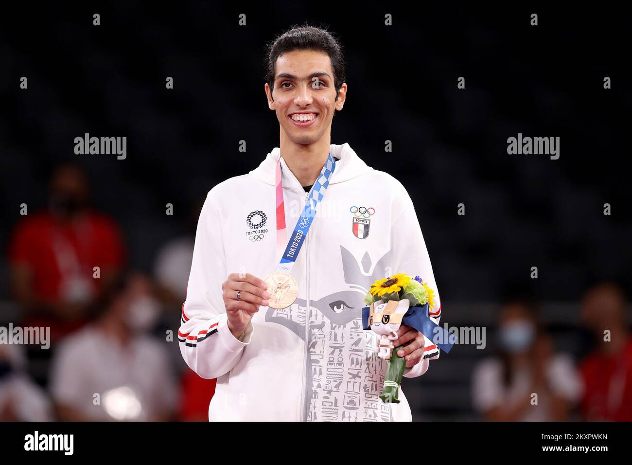 Bronze medalist Seif Eissa of Team Egypt poses with the bronze medal ...