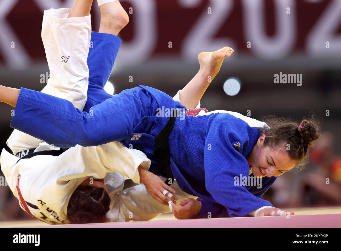 Barbara Matic (blue) of Croatia and Alice Bellandi (white) of Italy ...