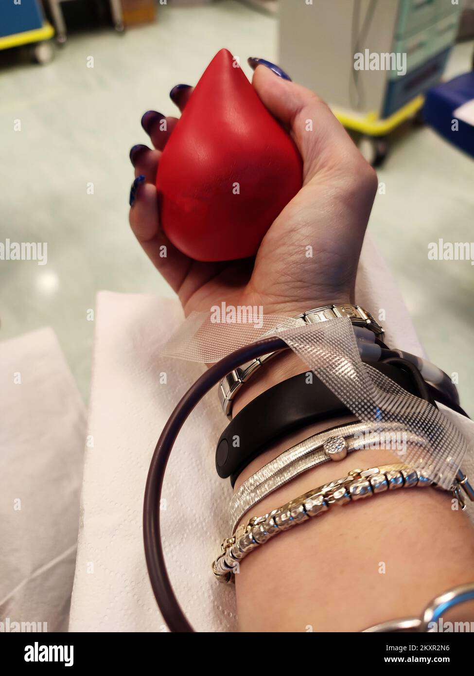 donate whole blood with sponge with needle in arm to save life in ...