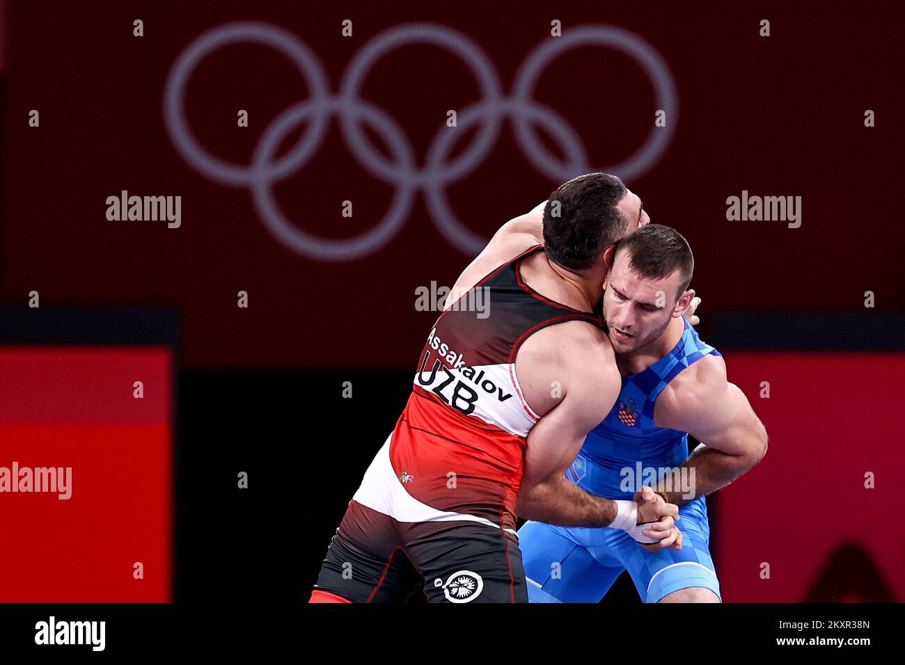 Ivan Huklek of Team Croatia competes against Rustam Assakalov of Team ...