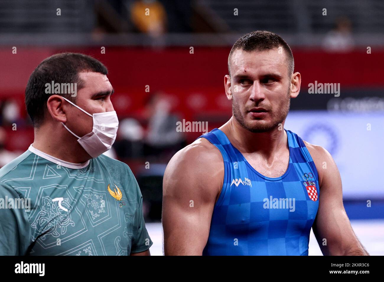 Ivan Huklek of Team Croatia competes against Rustam Assakalov of Team ...
