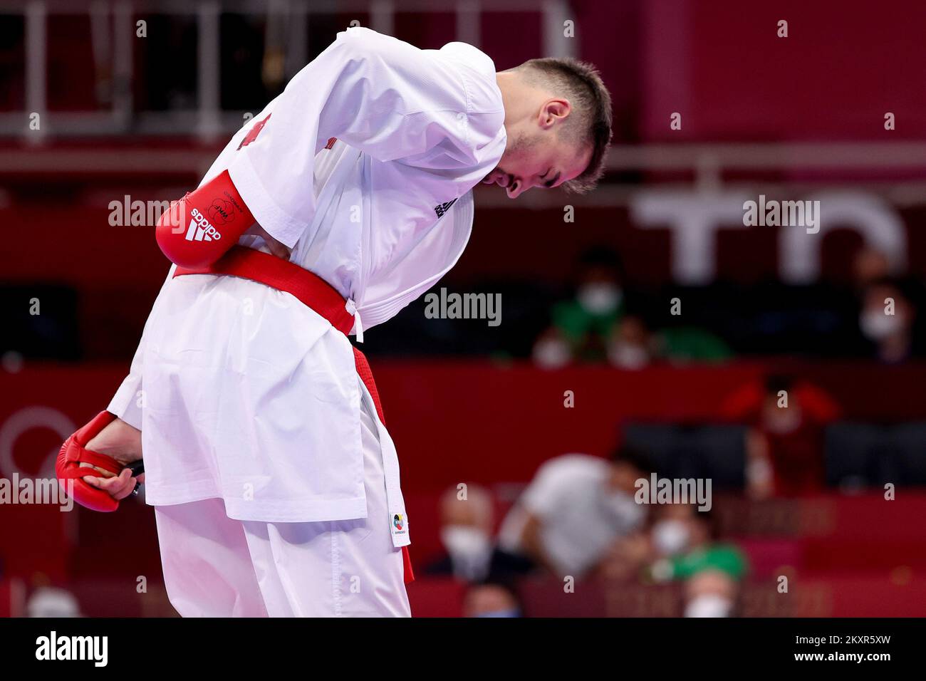 Ivan Kvesic of Team Croatia competes against Brian Irr of Team United ...