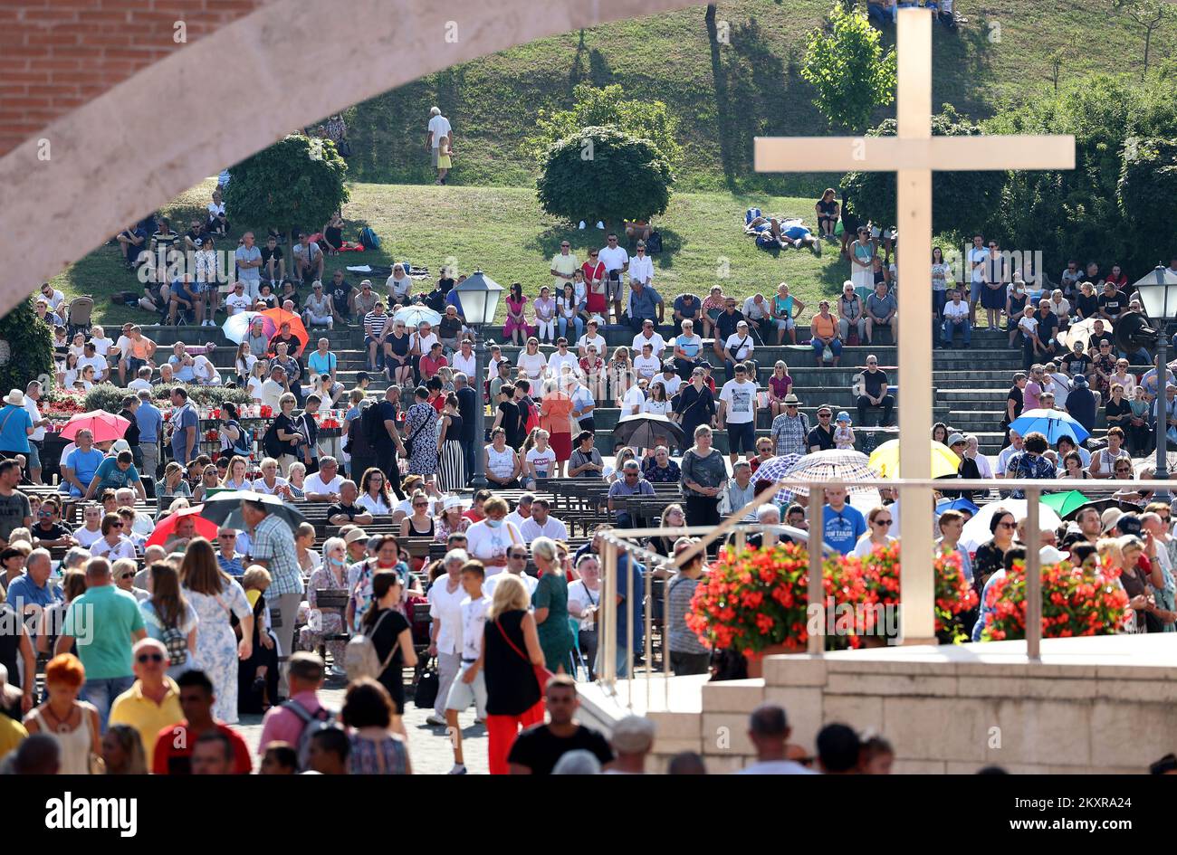 Cadinal Josip Bozanic celebrates mass during a Feast of Assumption of ...