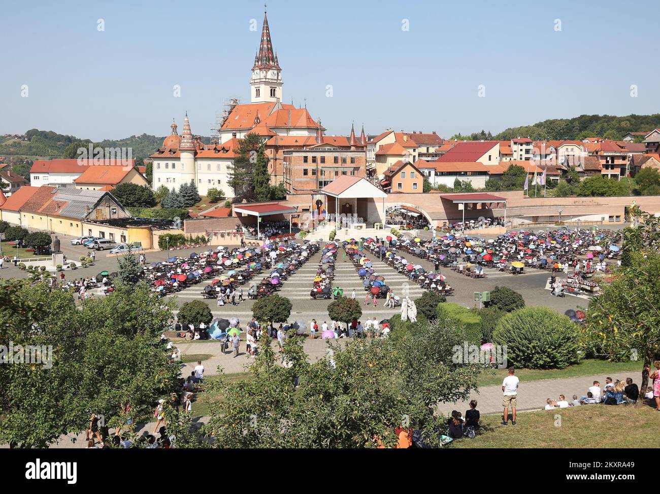 Cadinal Josip Bozanic celebrates mass during a Feast of Assumption of ...