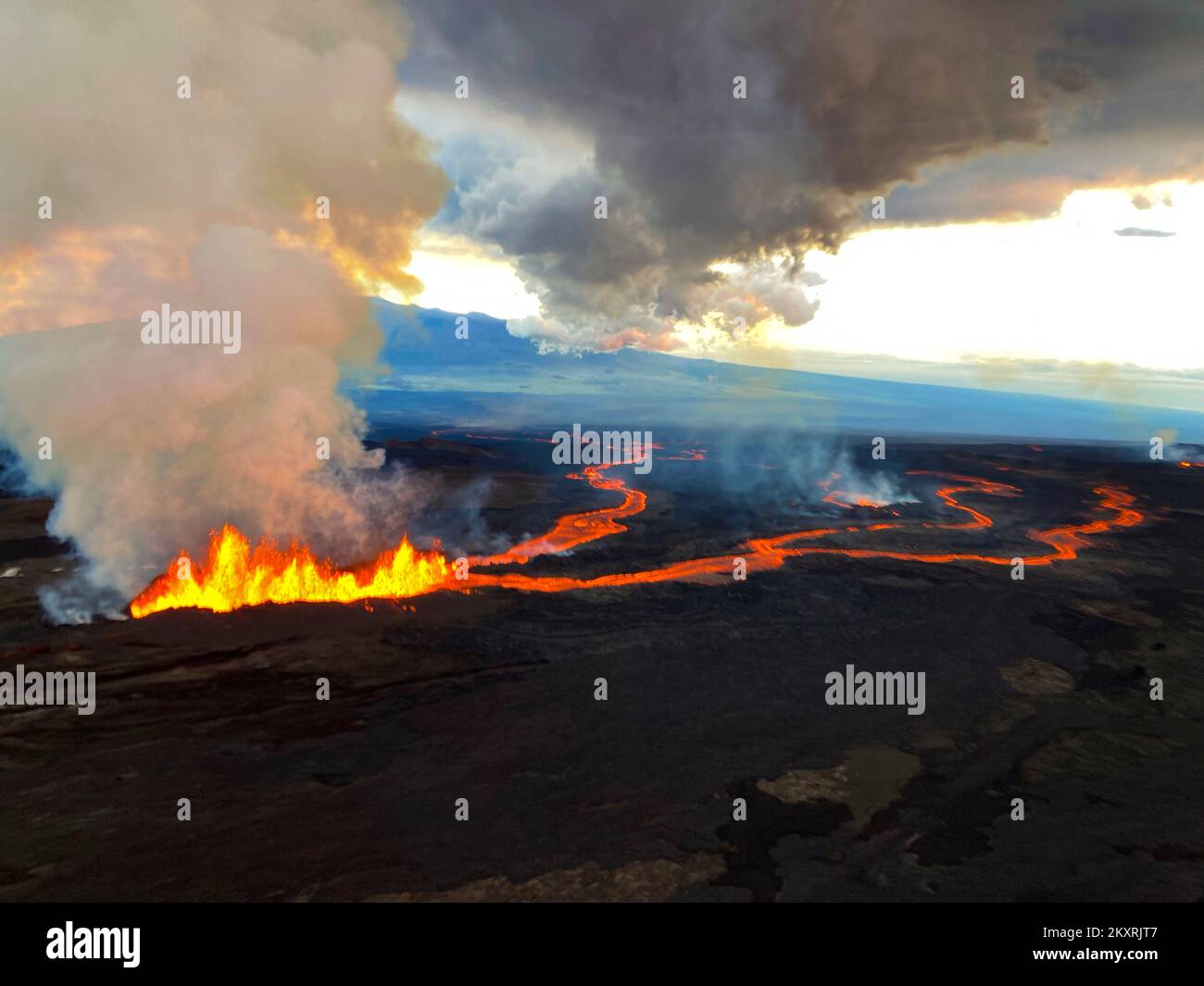 Mauna Loa, United States of America. 30 November, 2022. A lava fountain ...