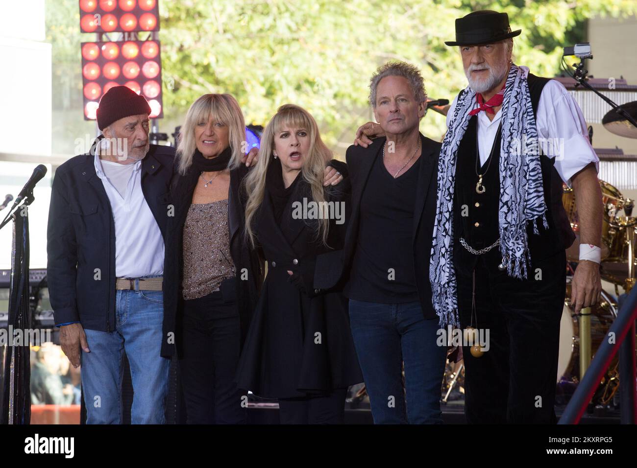 John McVie, Christine McVie, Stevie Nicks, Lindsay Buckingham and Mick ...