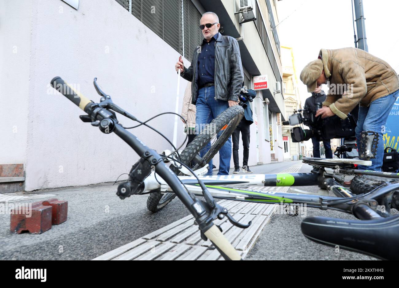 Blind guide strips hi-res stock photography and images - Alamy
