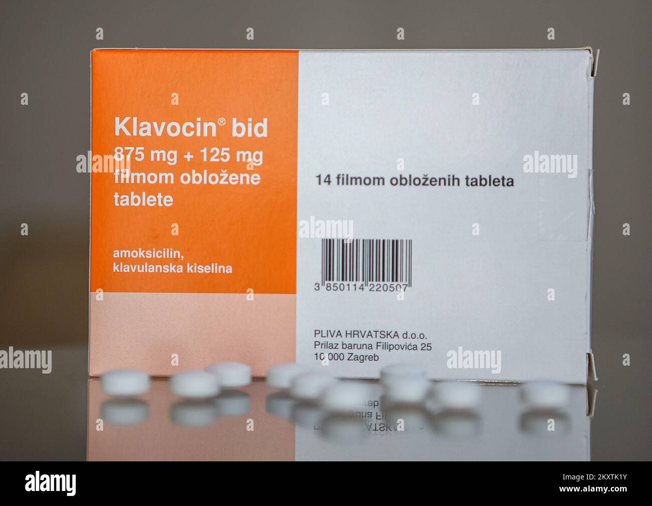 Group of drugs hi-res stock photography and images - Alamy