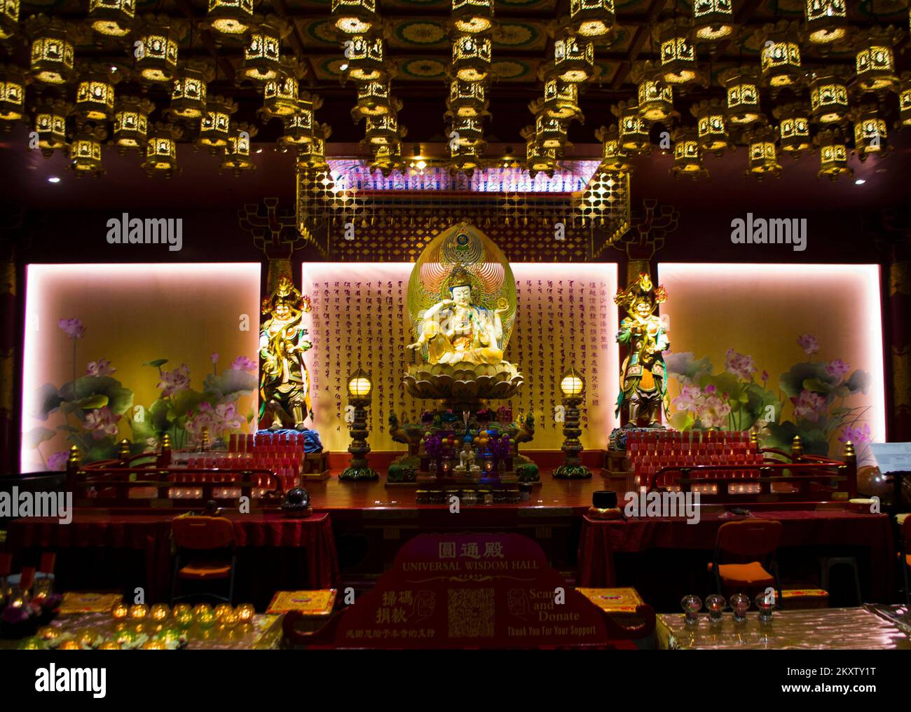 Singapore Hindu temple interior Stock Photo - Alamy
