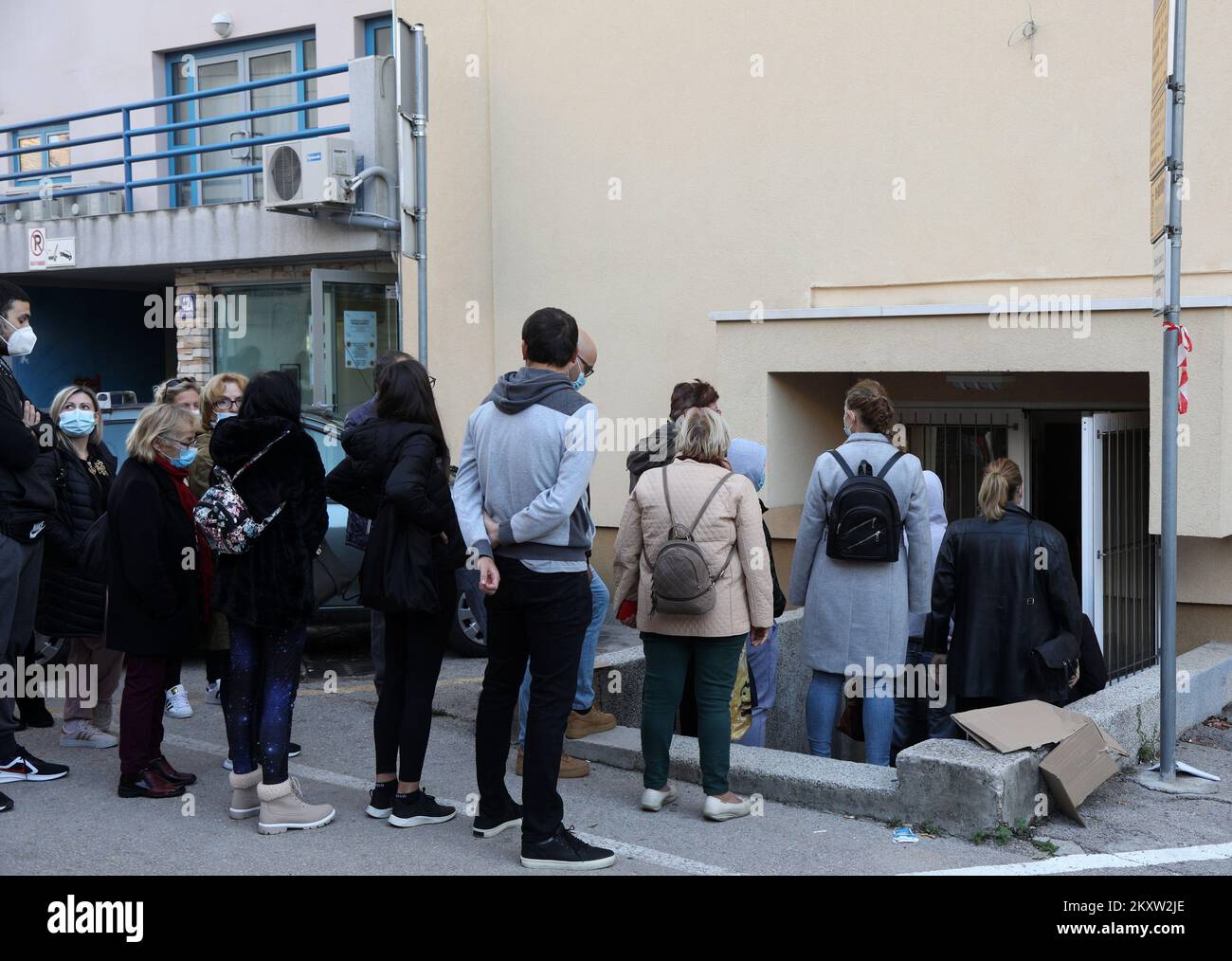 Due to 6987 new COVID-19 cases many people decided to get vaccinated in ...