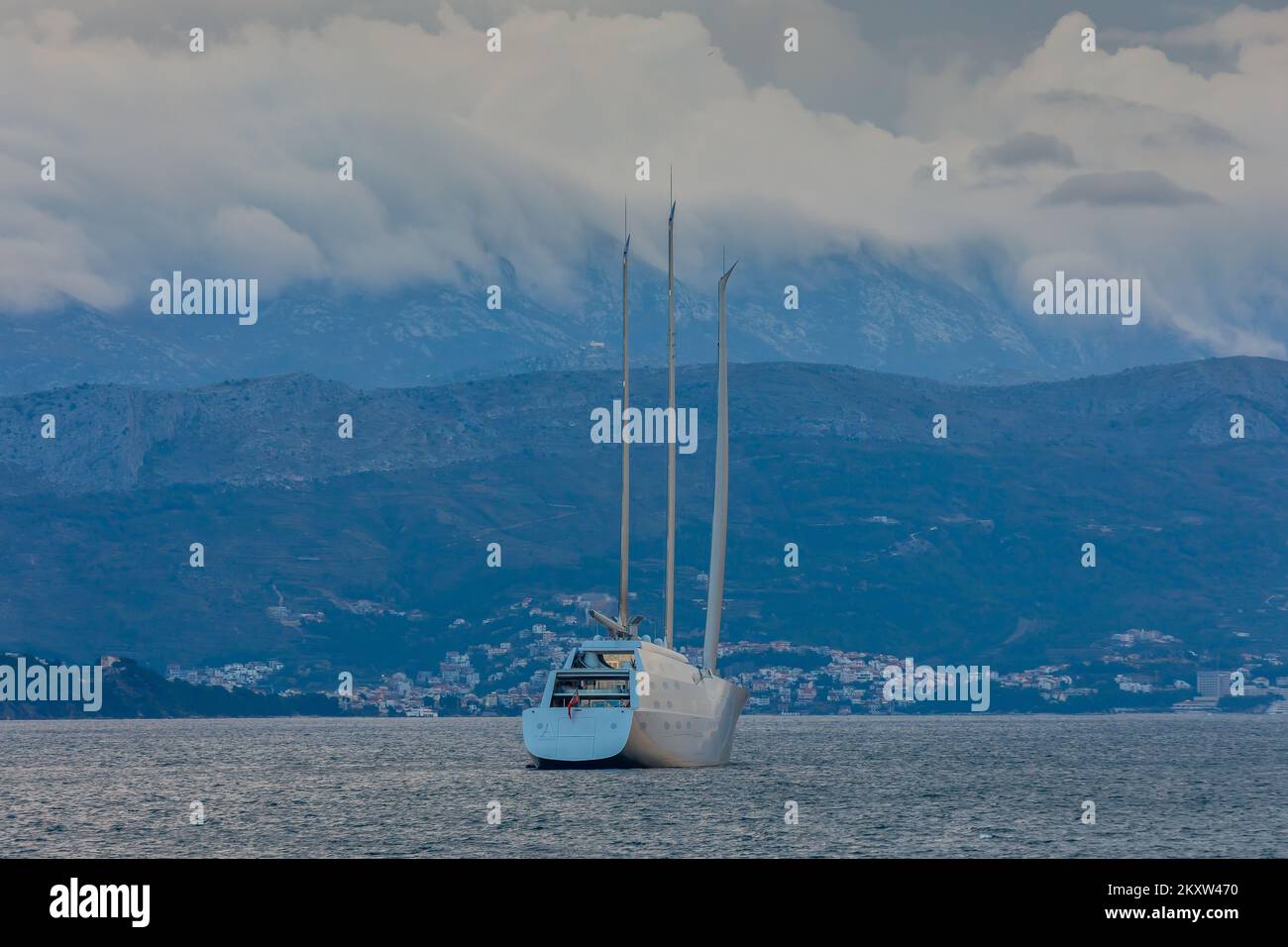 A view of the largest and most expensive yacht in the world Sailing ...