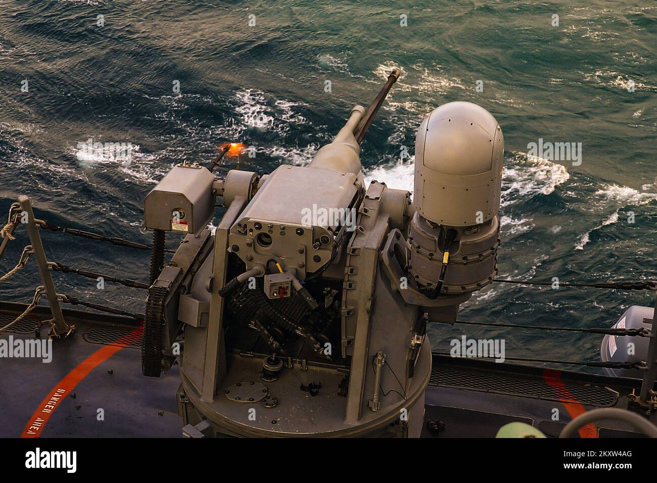 221121-N-GF955-1027 ENGLISH CHANNEL (Nov. 21, 2022) The Arleigh Burke ...