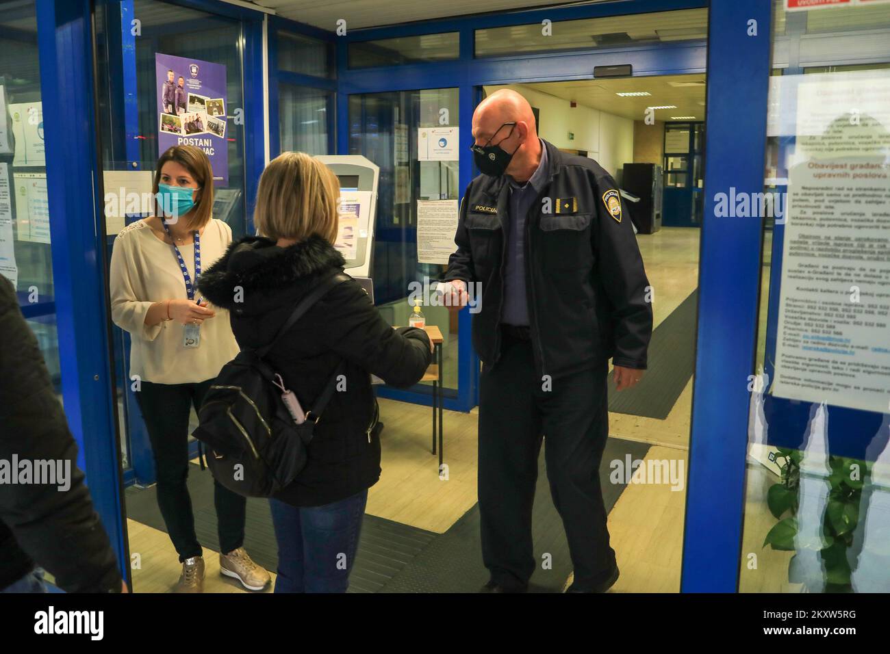 Police officers check for a certificate of vaccination against the ...