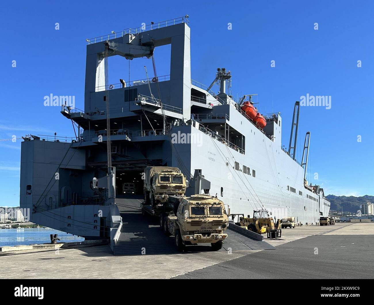 Soldiers assigned to 8th Theater Sustainment Command, 25th Infantry ...