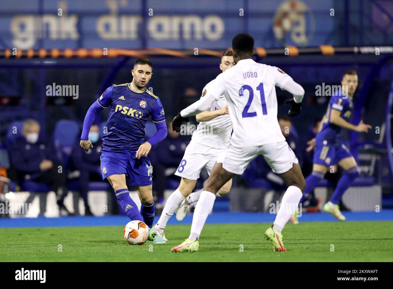 Luka ivanusec controls the ball hi-res stock photography and images - Alamy