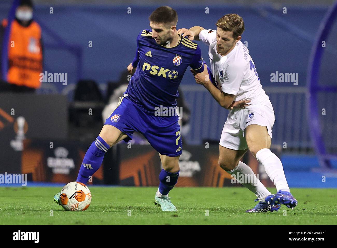 Luka ivanusec controls the ball hi-res stock photography and images - Alamy
