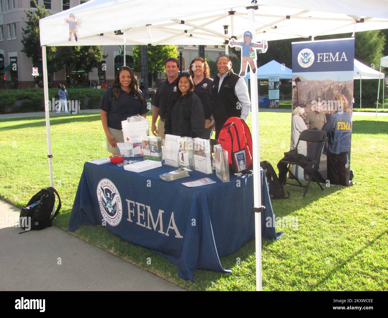 Security booths hi-res stock photography and images - Alamy