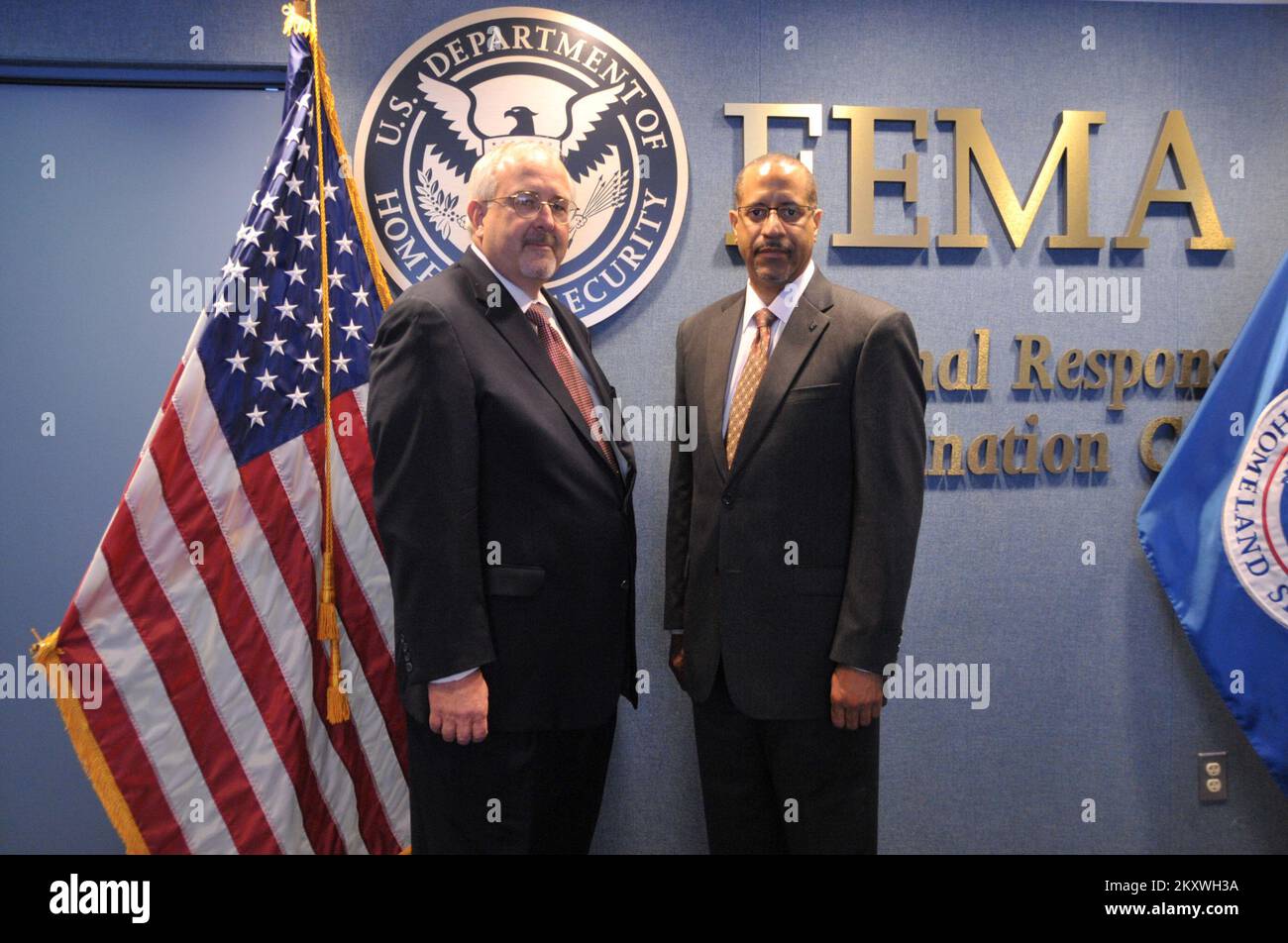 Memorandum of agreement signing hi-res stock photography and images - Alamy