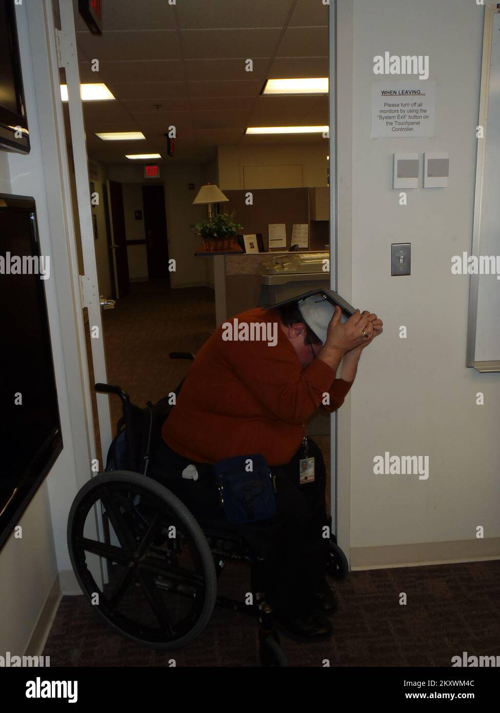 Earthquake drill office hi-res stock photography and images - Alamy