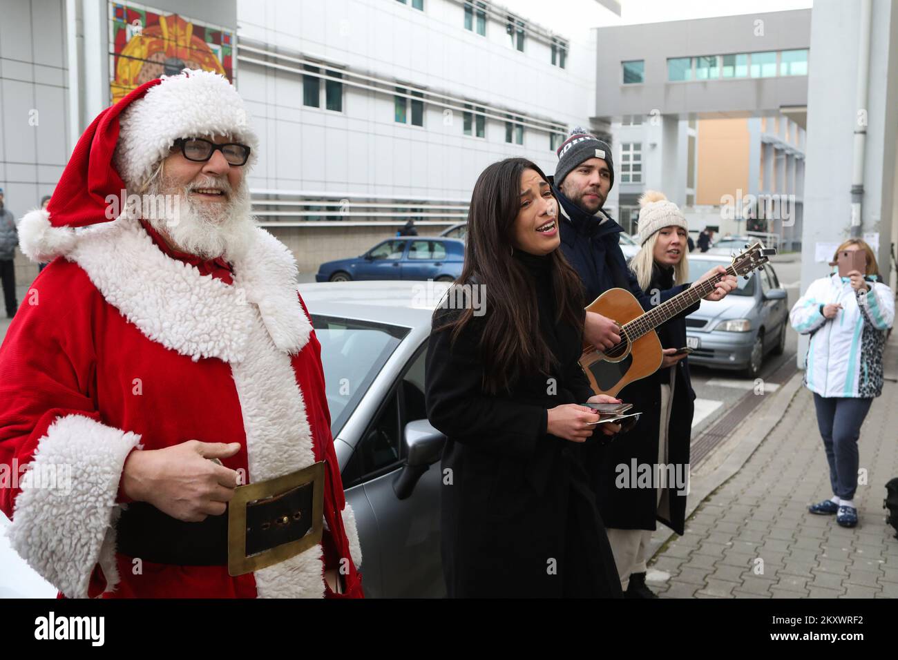 Croatian singer Maja Bajamic led the singing of Christmas and children ...