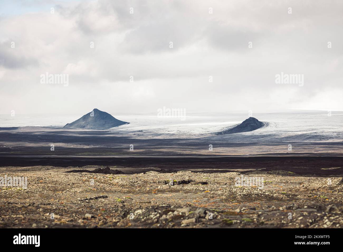 Moody ocean waves hitting the shore of Iceland on cold autumn day ...