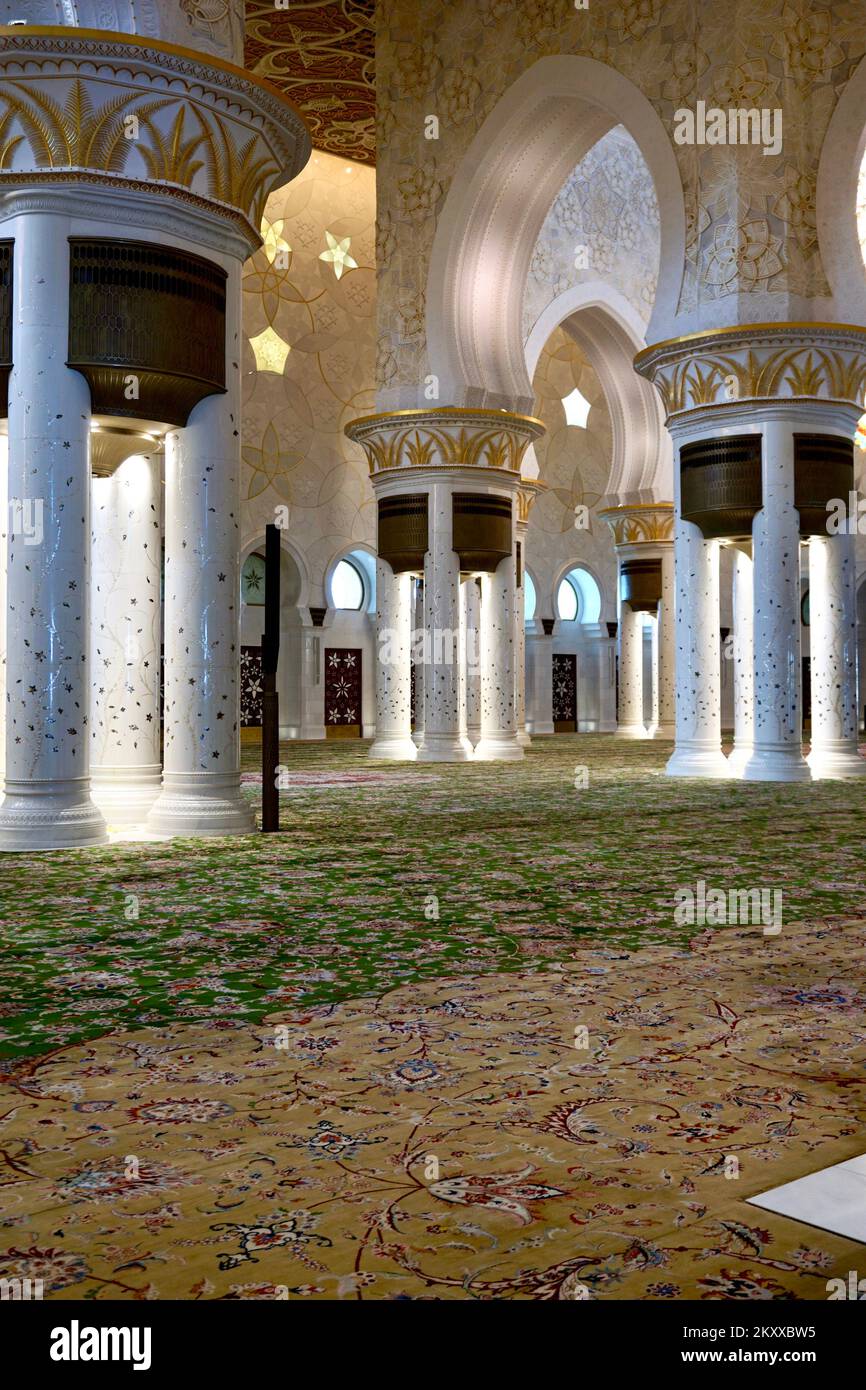 Shayk zayid mosque hi-res stock photography and images - Alamy