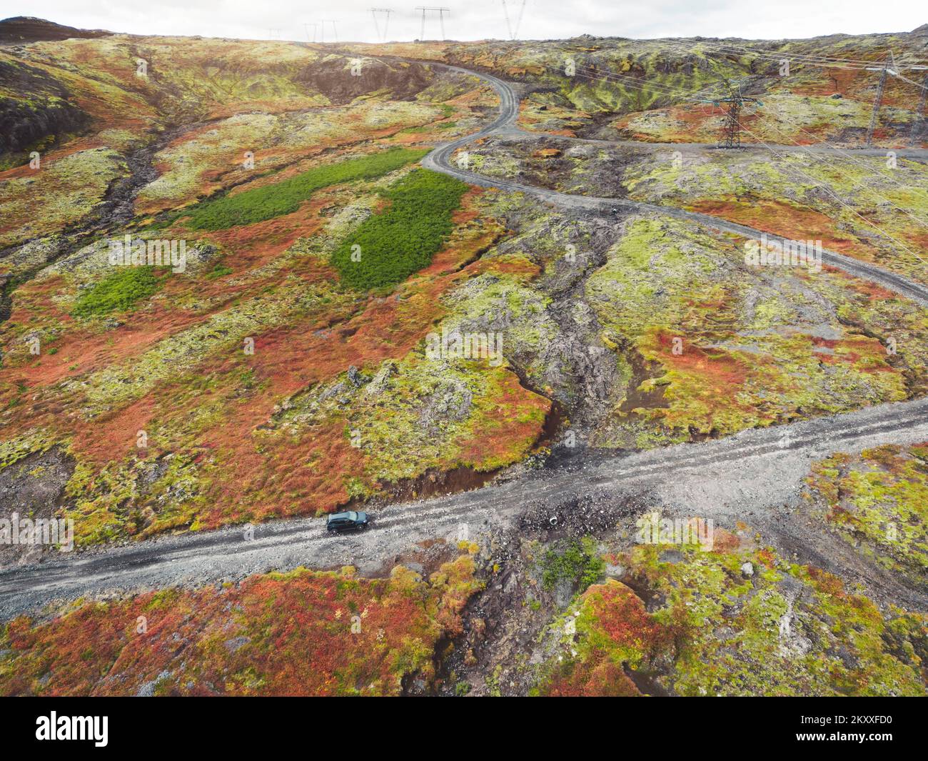 Car driving trough Icelandic highlands on a gravel road in autumn Stock ...