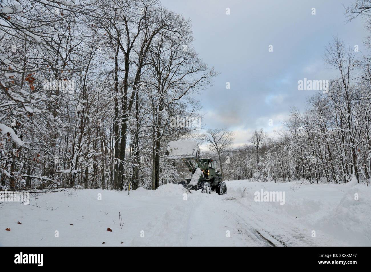 Working together in emergency hi-res stock photography and images - Alamy