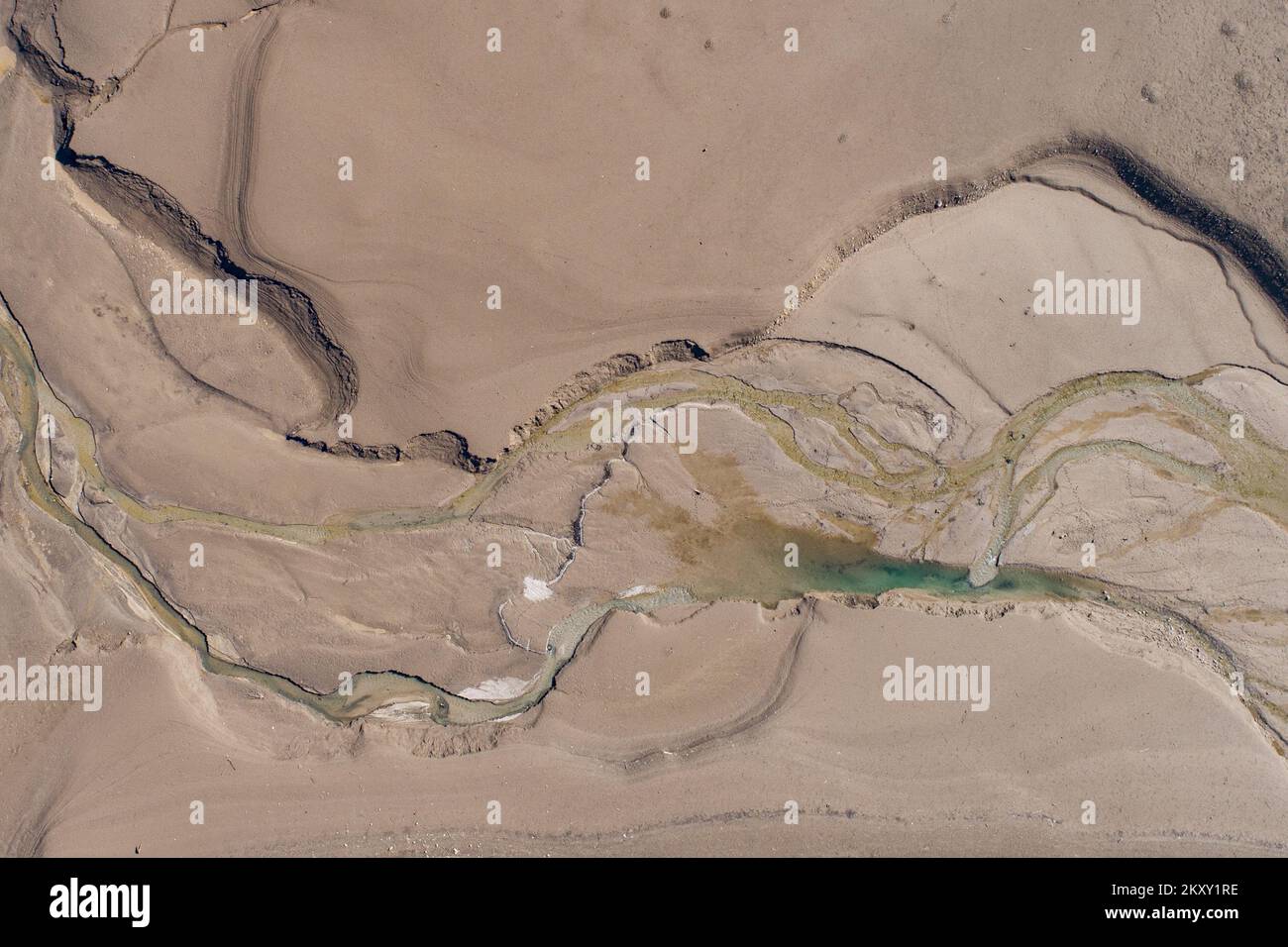 Dam before and after construction hi-res stock photography and images ...