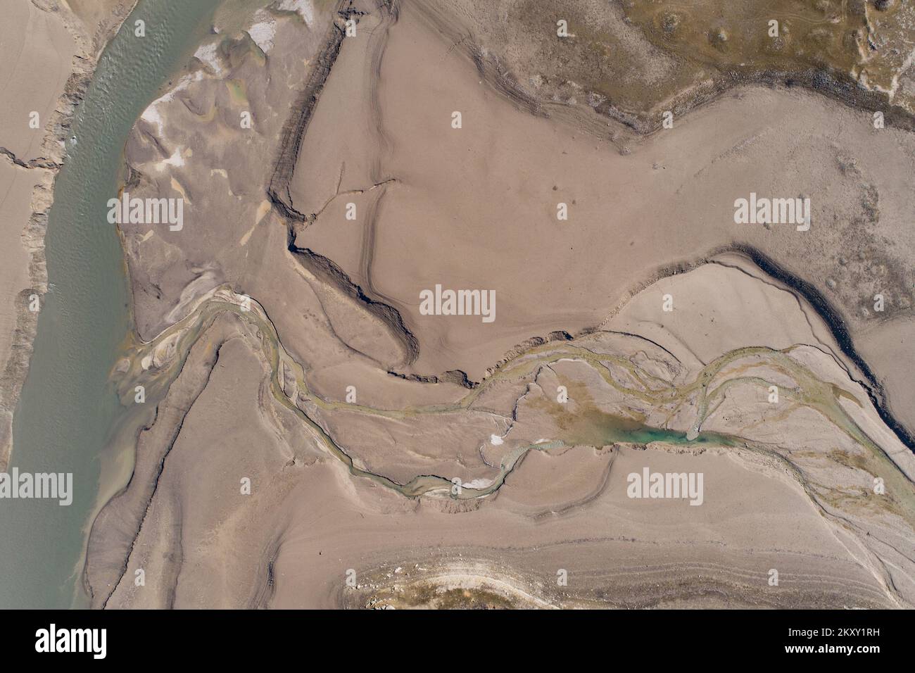 Dam before and after construction hi-res stock photography and images ...