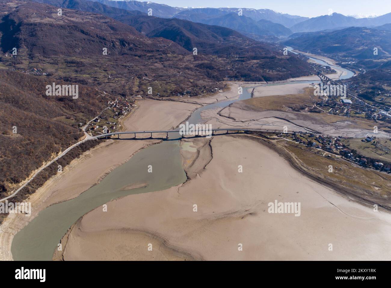Dam before and after construction hi-res stock photography and images ...