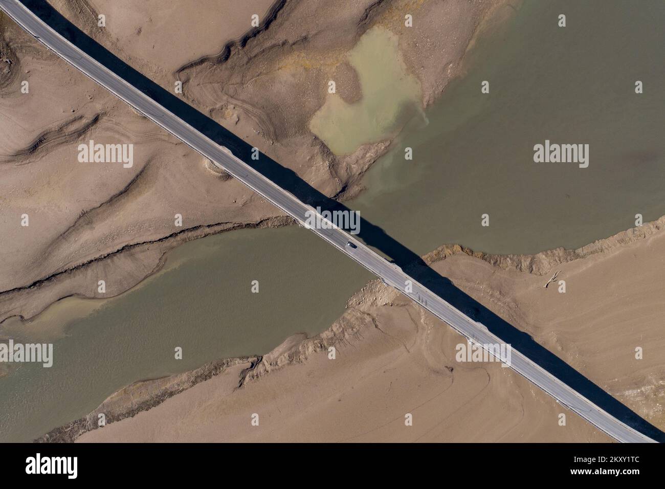 Dam before and after construction hi-res stock photography and images ...
